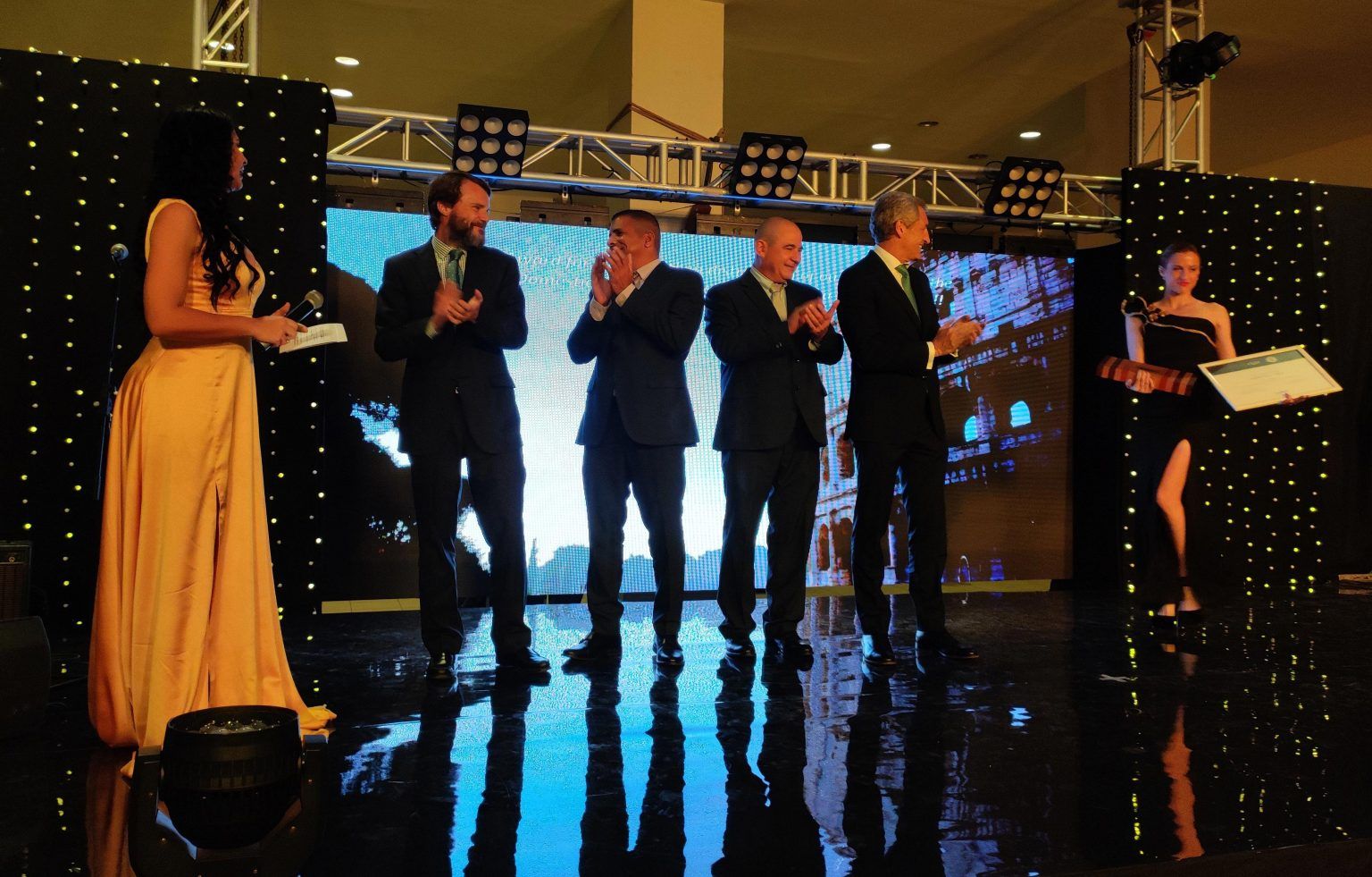 Cuban mini cigars presented the new Cohiba Wide Short at their gala night - Cuban mini cigars